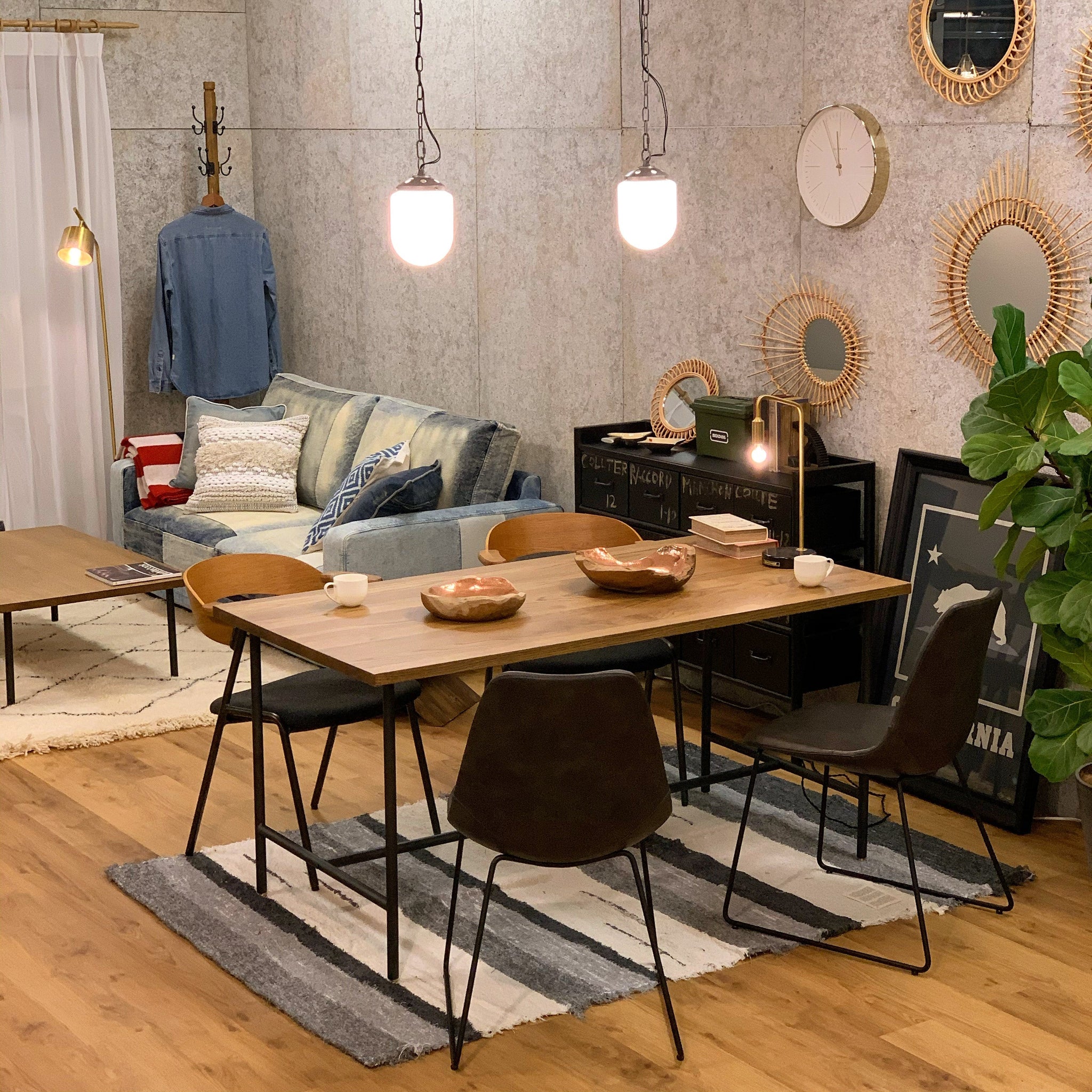 落ち着きと、さりげない緊張感。｜BYRON DINING TABLE 1500／BEACH FURNITURE